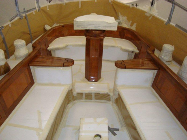 Laklagen verwijderd, en exterieur voorzien van 15 lagen 2 componenten lak